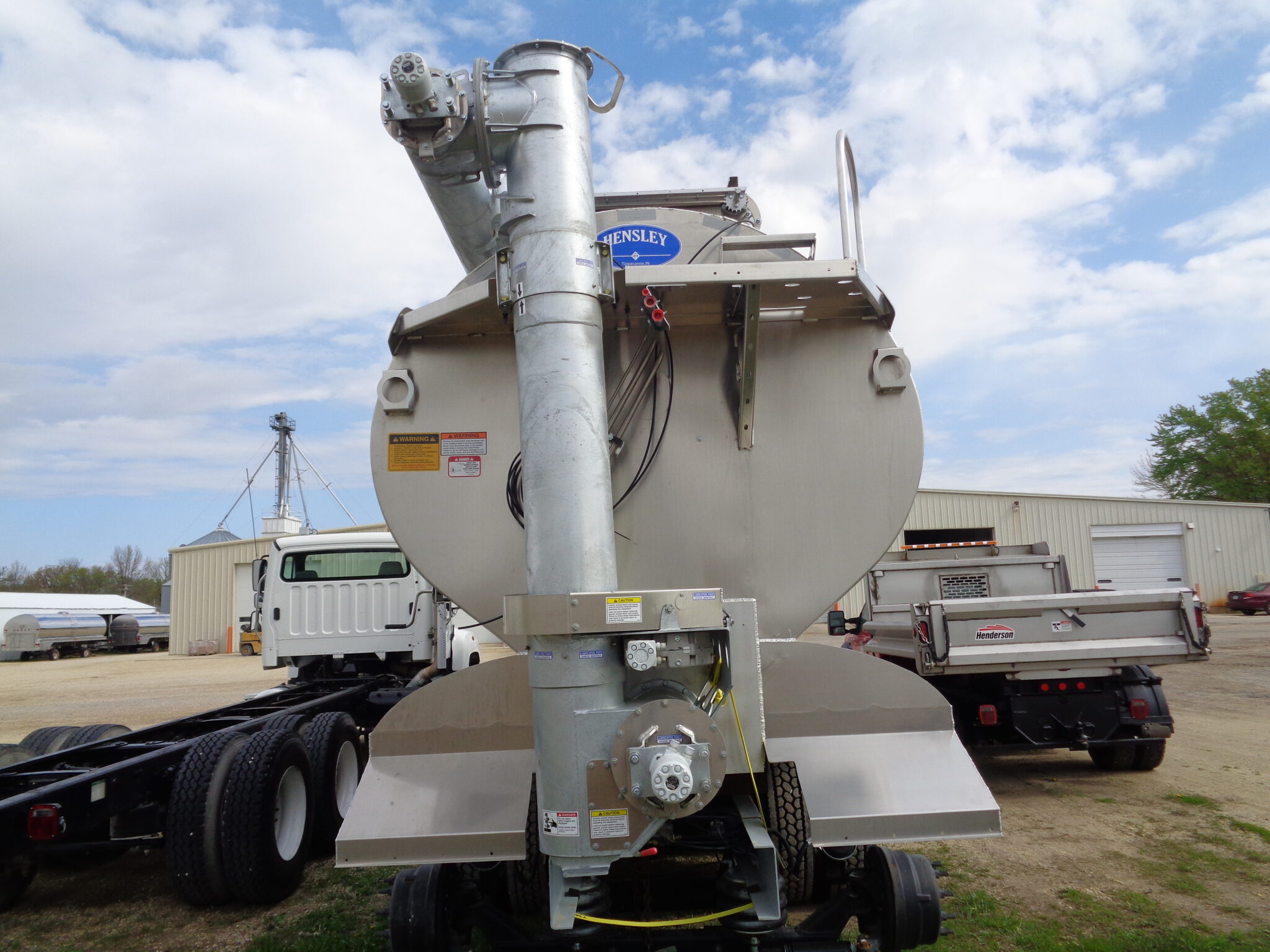Hensley Feed Body - Don's Truck Sales